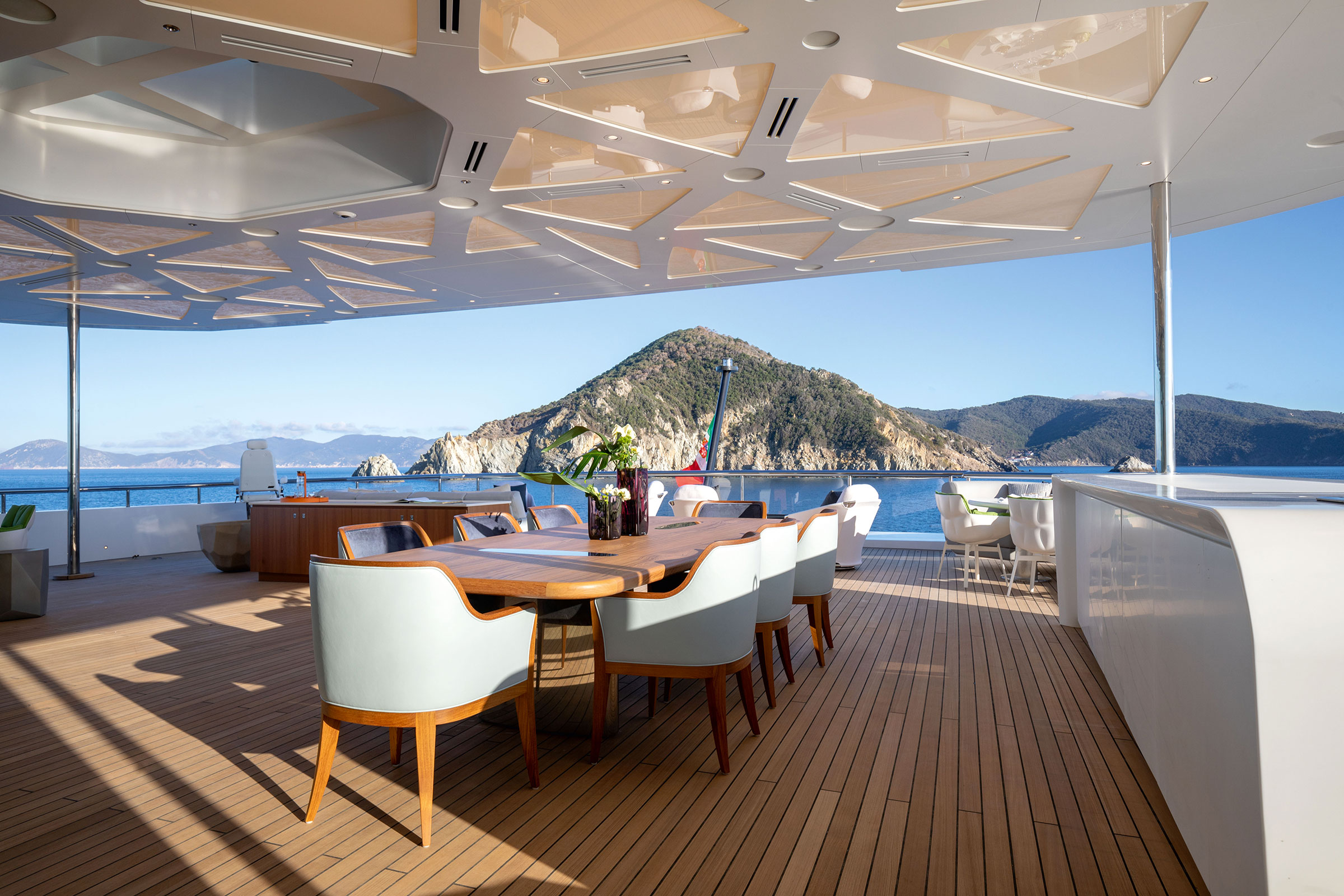 Yacht LUMINOSITY, Custom Mega Yacht | CHARTERWORLD Luxury Superyacht ...
